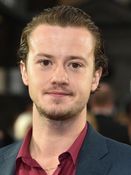Joseph Quinn bio, wiek, wysokość, dziewczyna, najlepsze role, życie ...