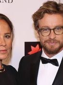 Simon Baker bio, age, girlfriend, relationships, height 2025 | Zoomboola