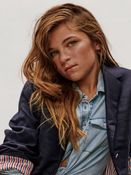 Raegan Revord bio, age now, height, parents, family, roles 2025 | Zoomboola