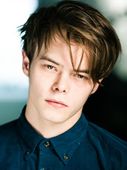 Charlie Heaton biography, age, girlfriend, net worth, height, family ...