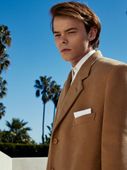 Charlie Heaton biography, age, girlfriend, net worth, height, family ...