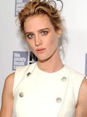 Mackenzie Davis biography, height, partner, age, family, net worth 2023 ...